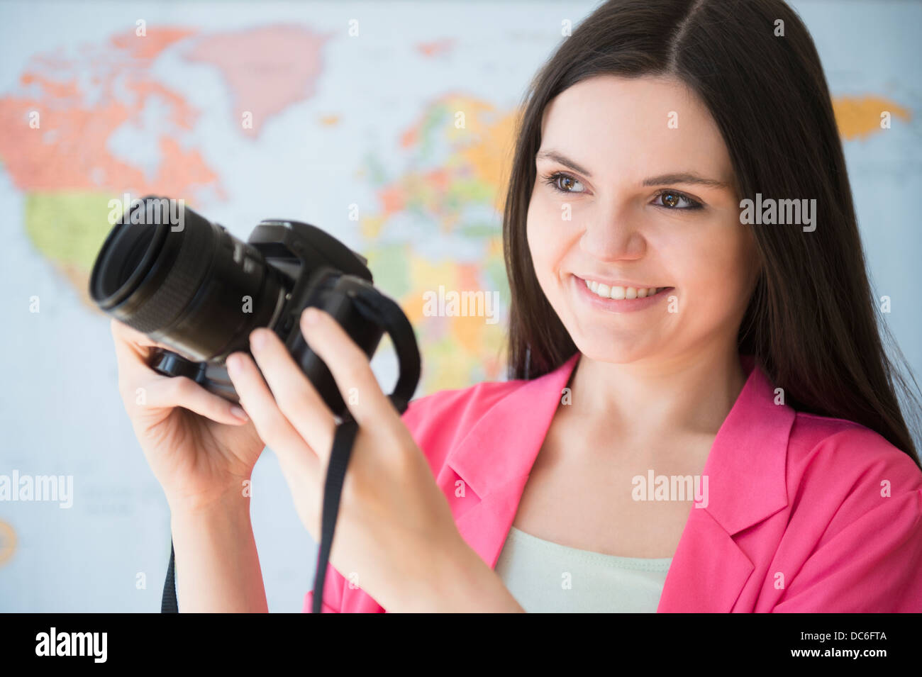 Young woman using dslr camera Stock Photo - Alamy