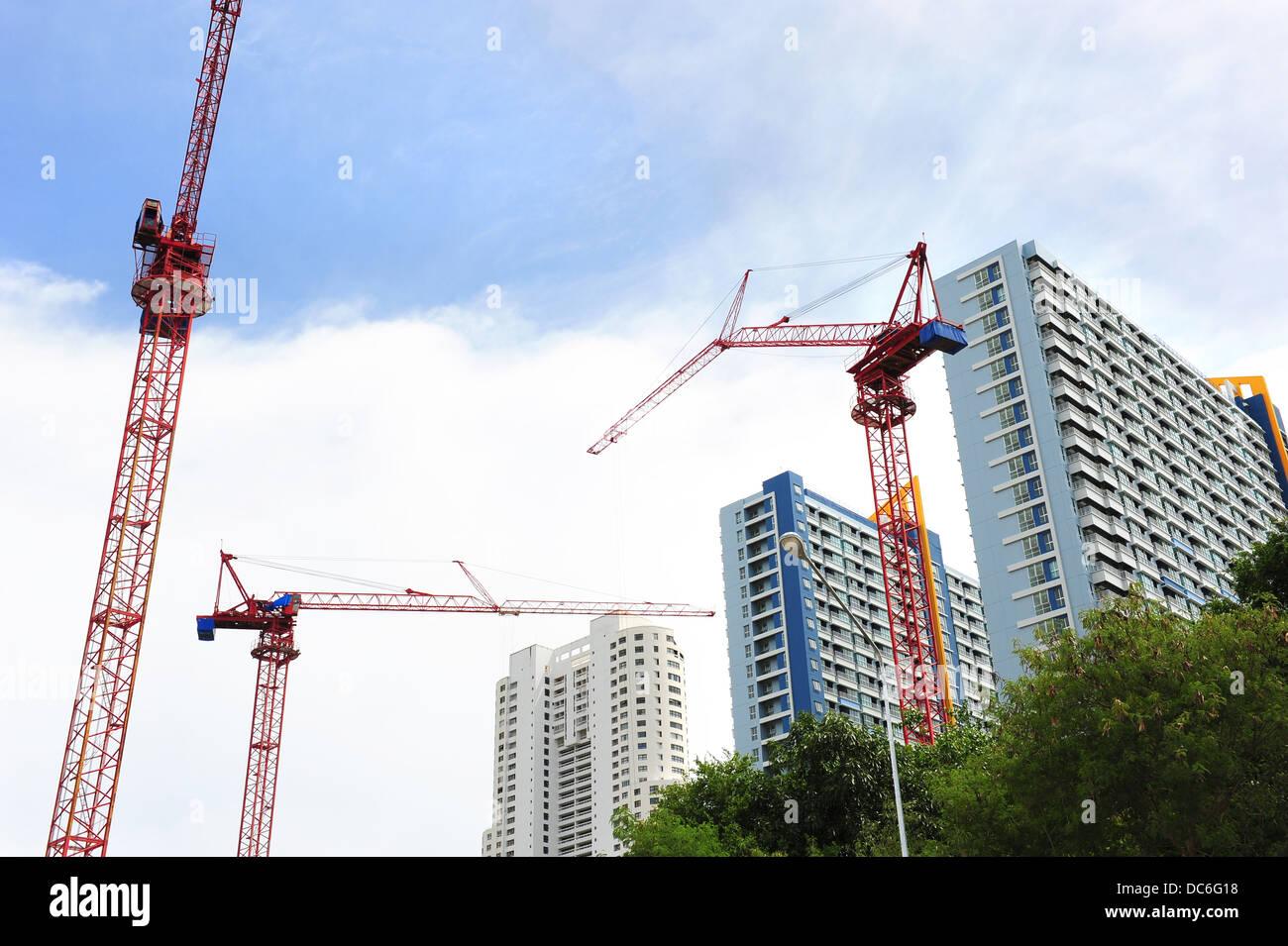 Construction site crane building frame hi-res stock photography and ...