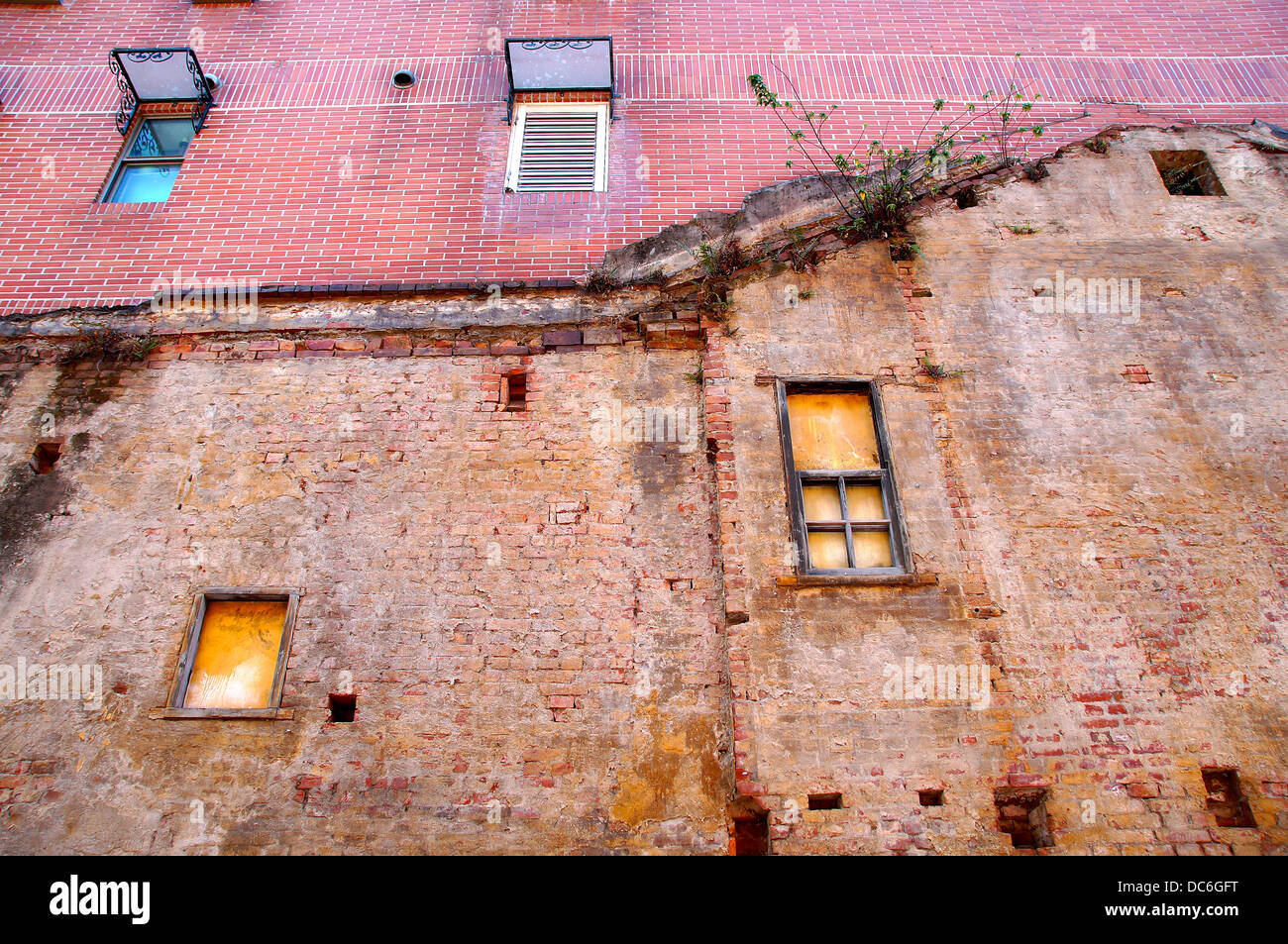 A nostalgic wall close to the modern building Stock Photo - Alamy