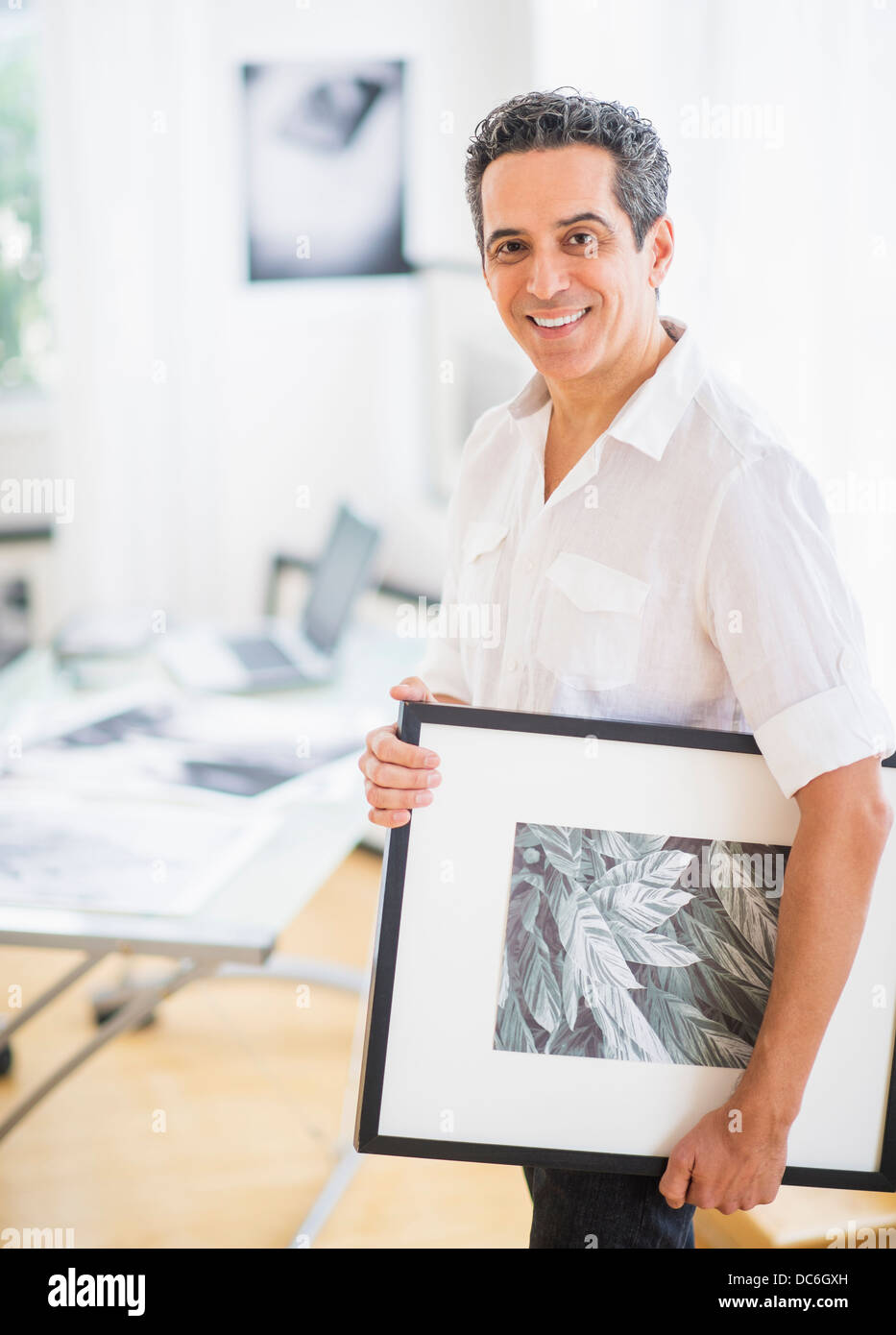 Photographer studio man hi-res stock photography and images - Alamy