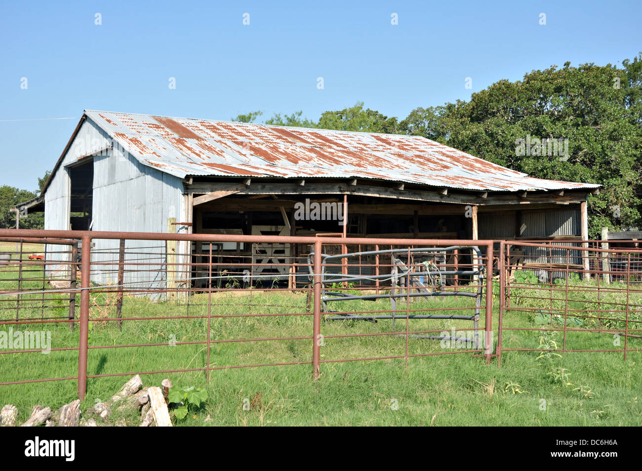 Old Barnyard High Resolution Stock Photography and Images - Alamy