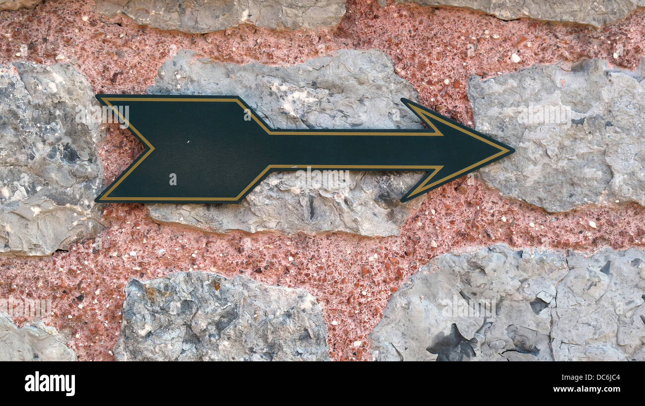 Arrow tile hi-res stock photography and images - Alamy