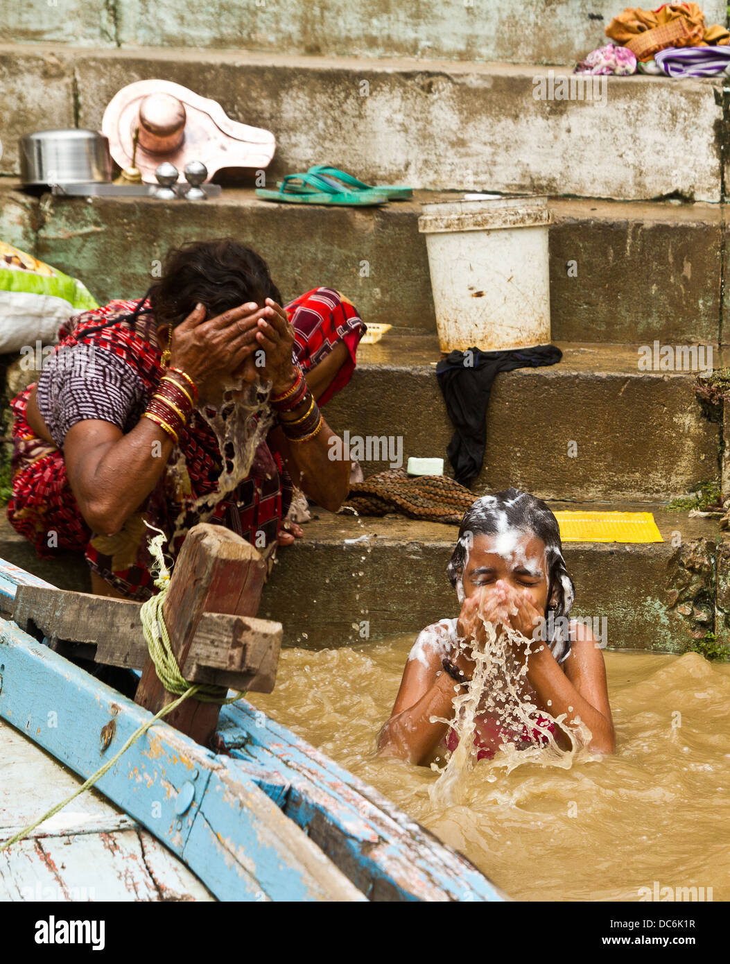 Indians washing hi-res stock photography and images - Alamy