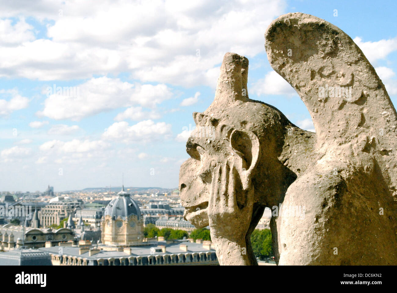 Thinking stone statue hi-res stock photography and images - Alamy