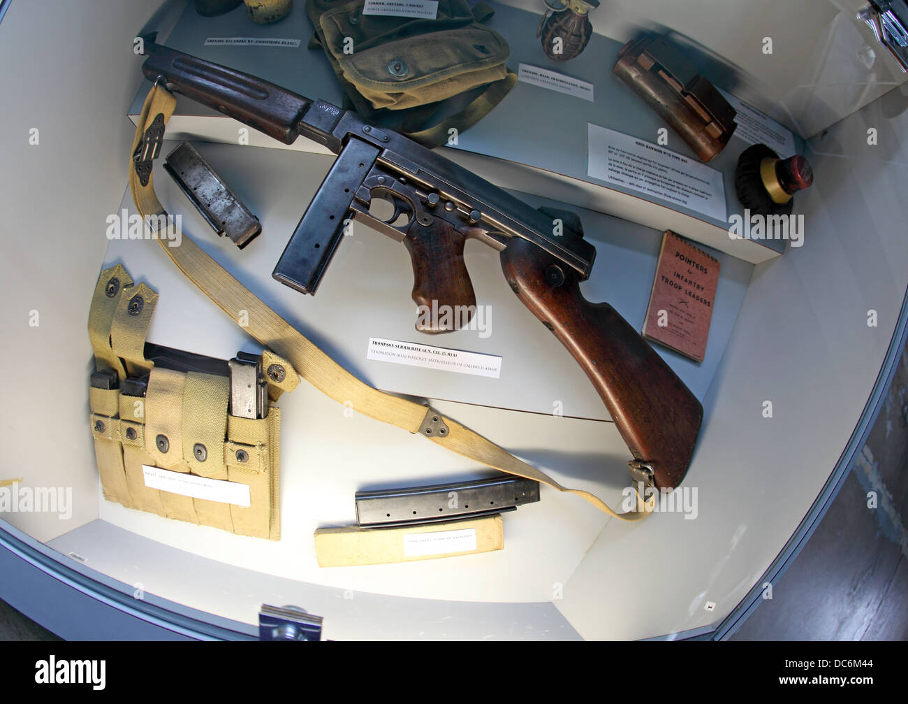 Sub machine gun hi-res stock photography and images - Alamy
