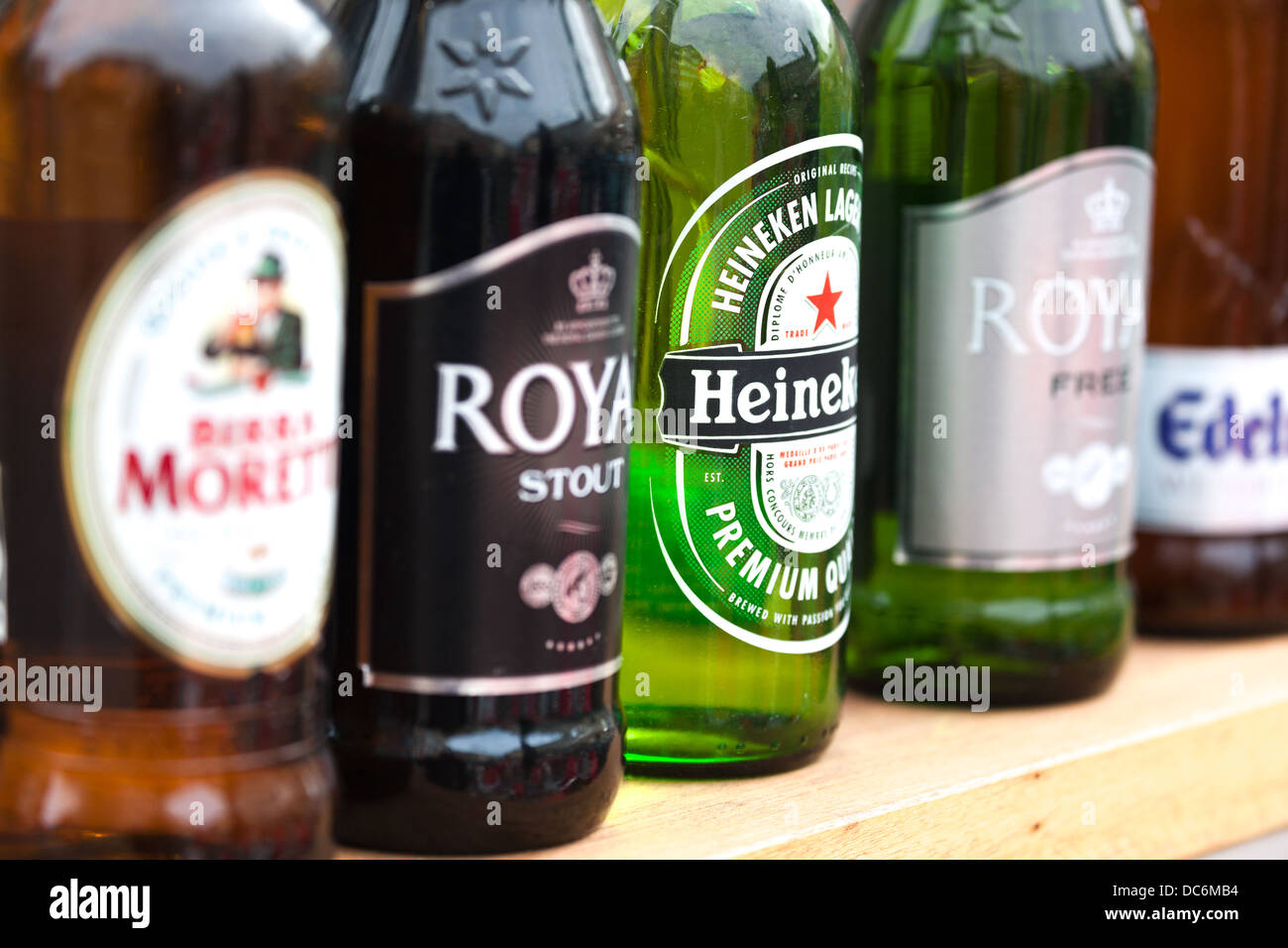 Heineken glass bottles hi-res stock photography and images - Alamy