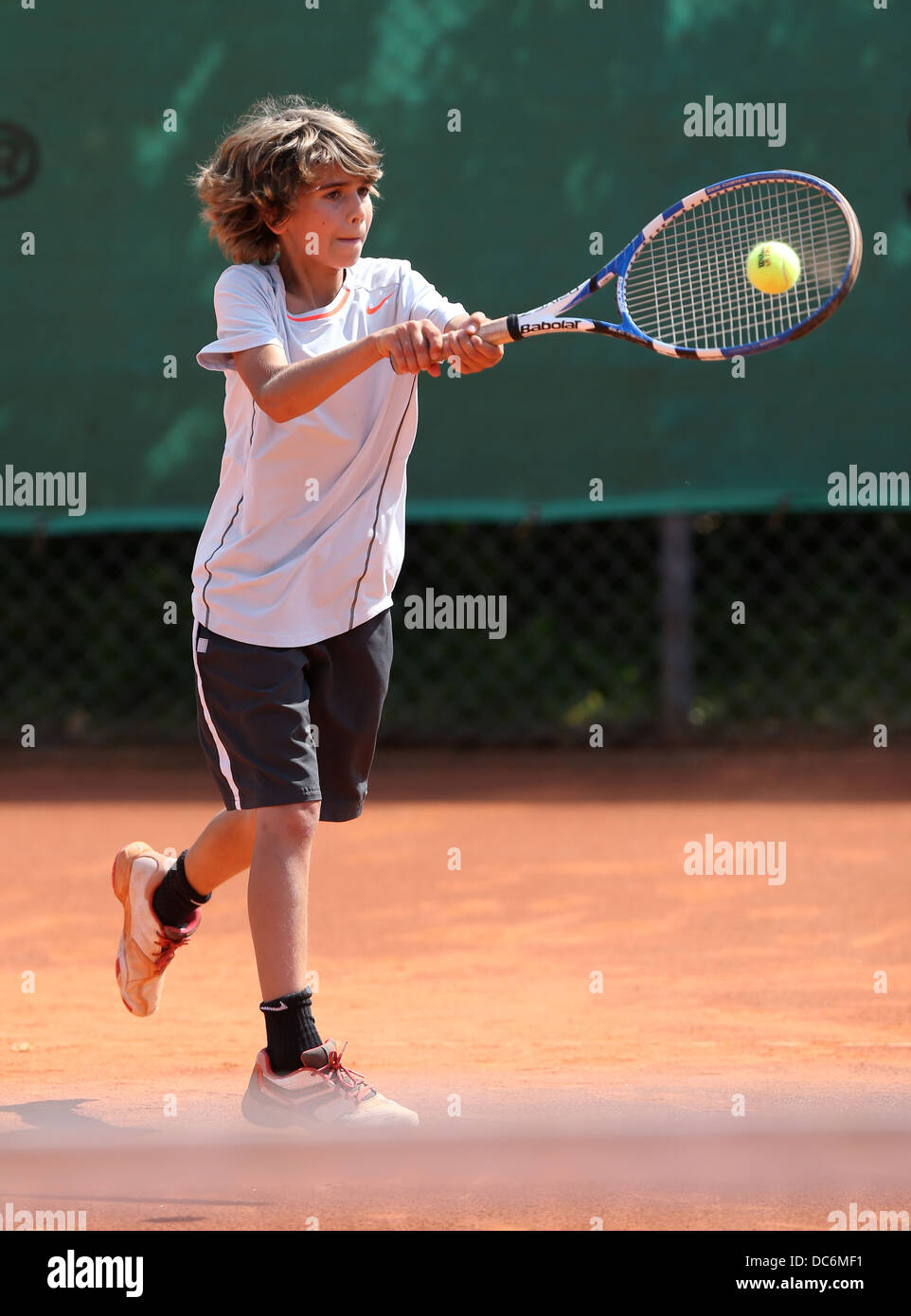 Young boy playing tennis Stock Photo - Alamy