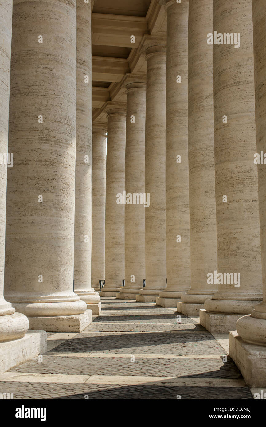 External colonnade hi-res stock photography and images - Alamy