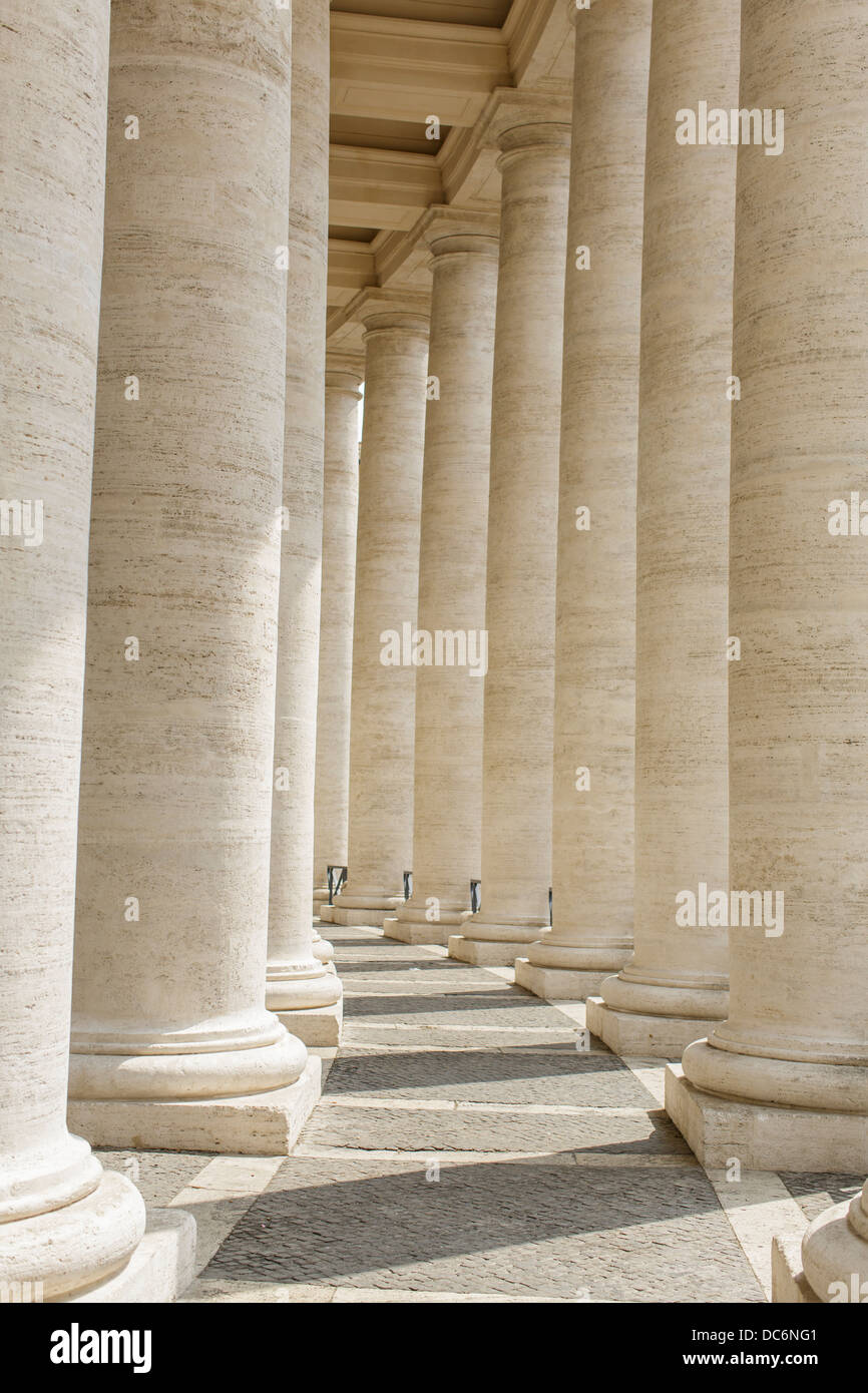 External colonnade hi-res stock photography and images - Alamy