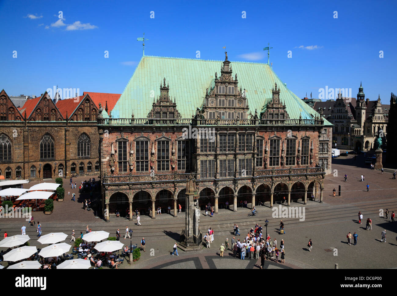 Bremen town hall at market square hi-res stock photography and images ...