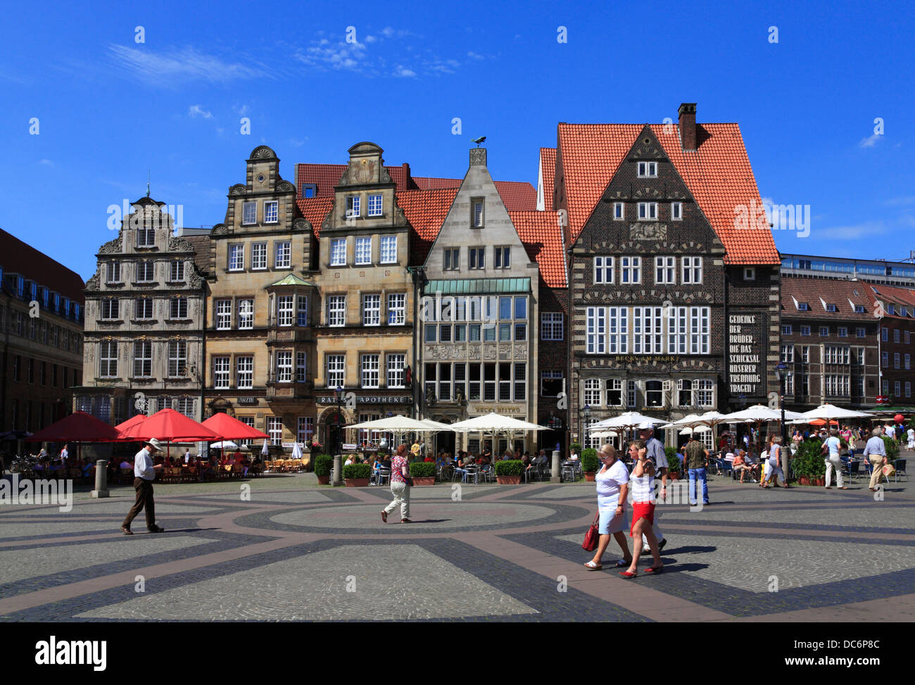 Bremen town hall at market square hi-res stock photography and images ...
