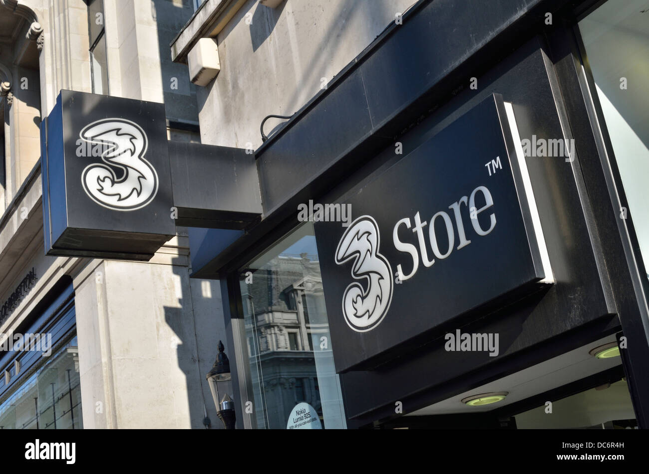 Mobile store hi-res stock photography and images - Alamy