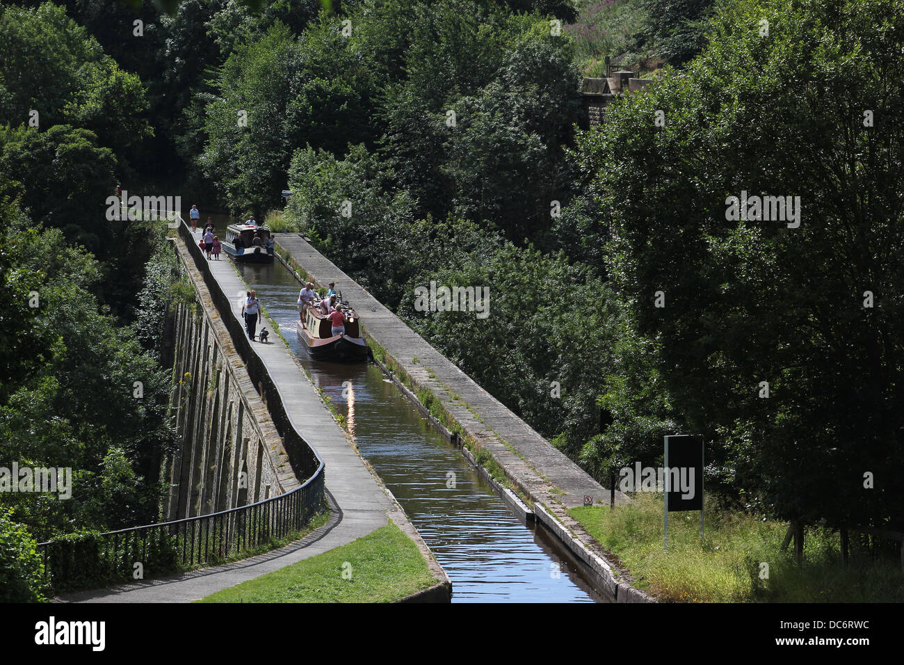 Narrowboats on Chirk aqueduct Stock Photo - Alamy