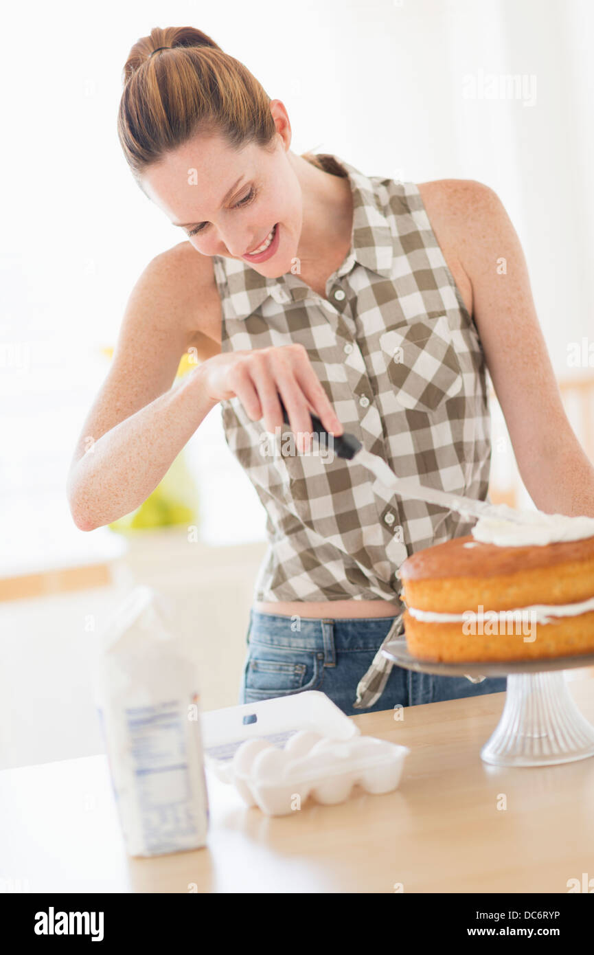Woman preparing cake hi-res stock photography and images - Alamy