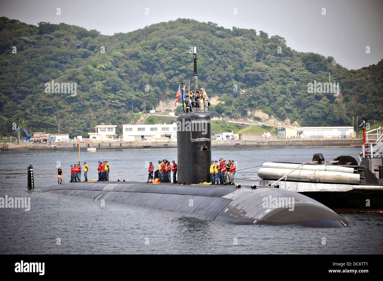 US Navy Los Angeles-class fast attack submarine USS Santa Fe arrives at ...
