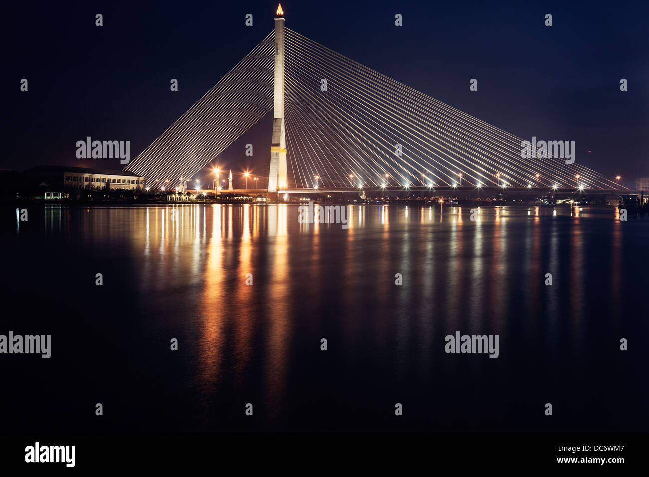Night rama viii bridge bangkok hi-res stock photography and images - Alamy