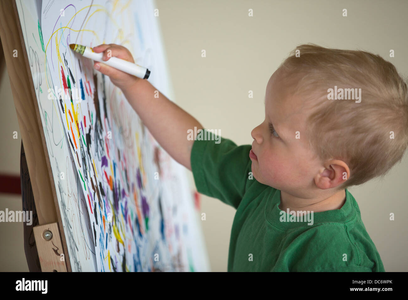 Toddler drawing on wall Stock Photo - Alamy