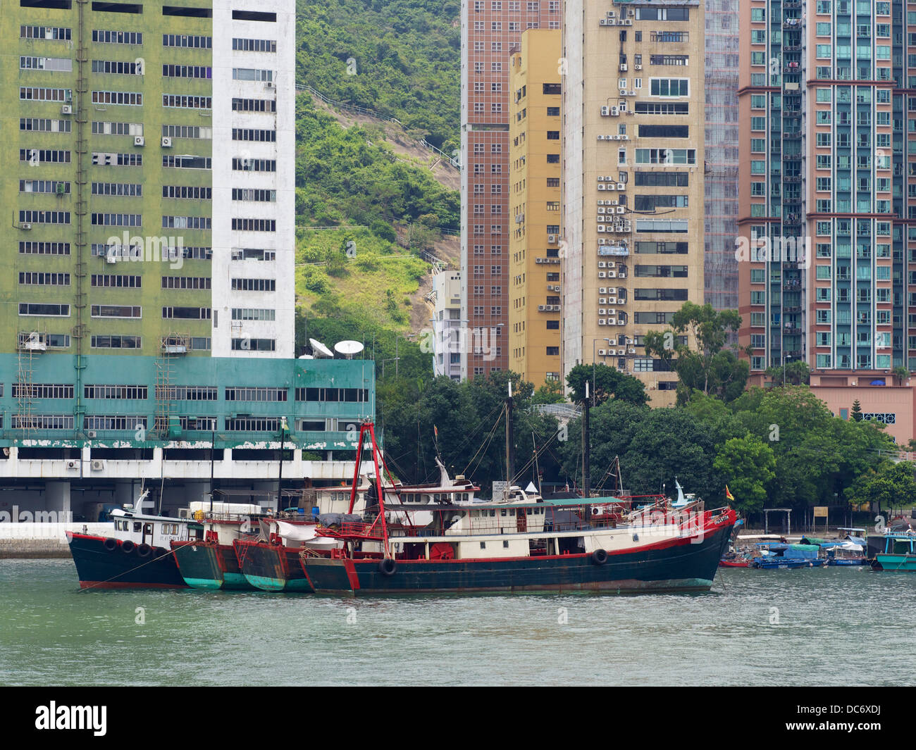 Aberdeen harbour ships hi-res stock photography and images - Alamy