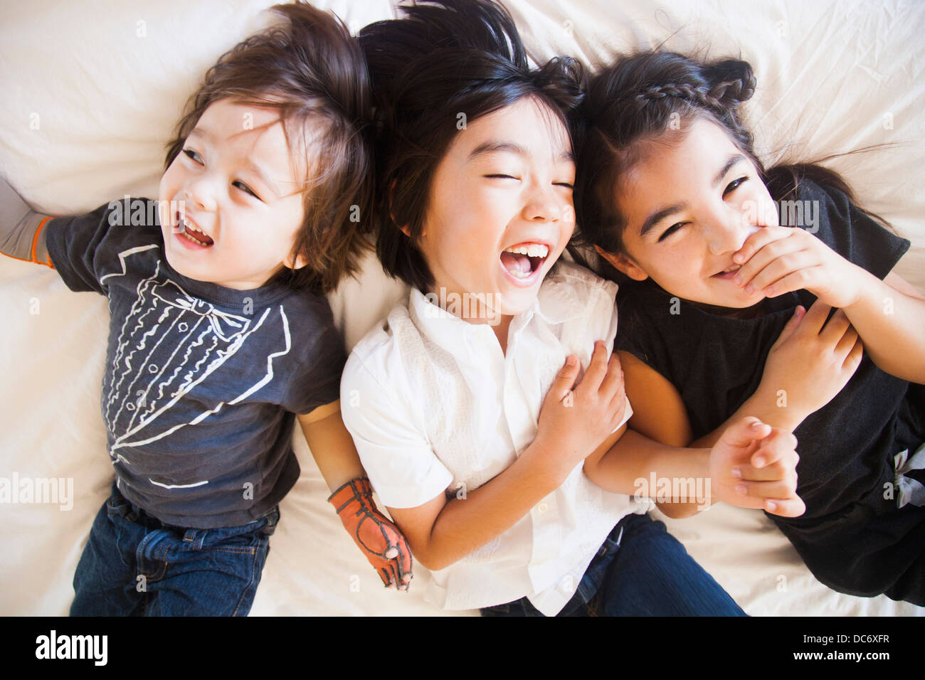 Family siblings laying together hi-res stock photography and images - Alamy
