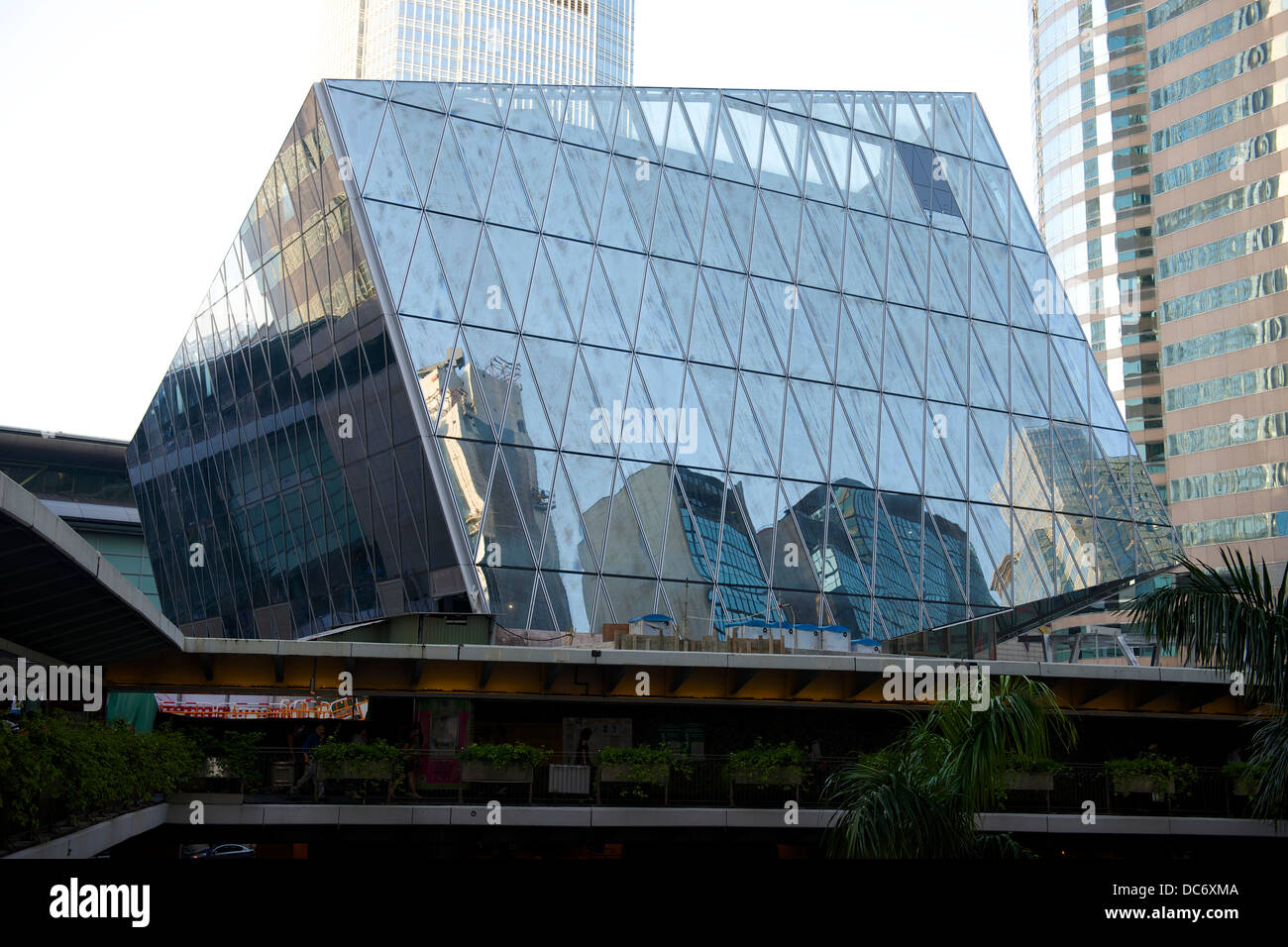 View of IFC 2 and the new Exchange Square building under construction ...