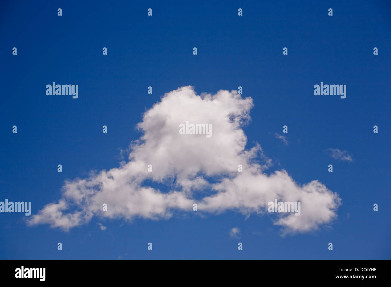Lone Cumulus cloud and blue sky Stock Photo - Alamy