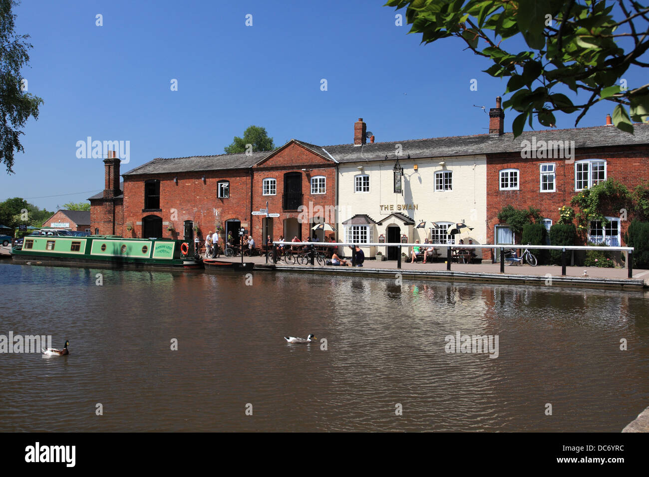 Lichfield staffordshire canal hi-res stock photography and images - Alamy