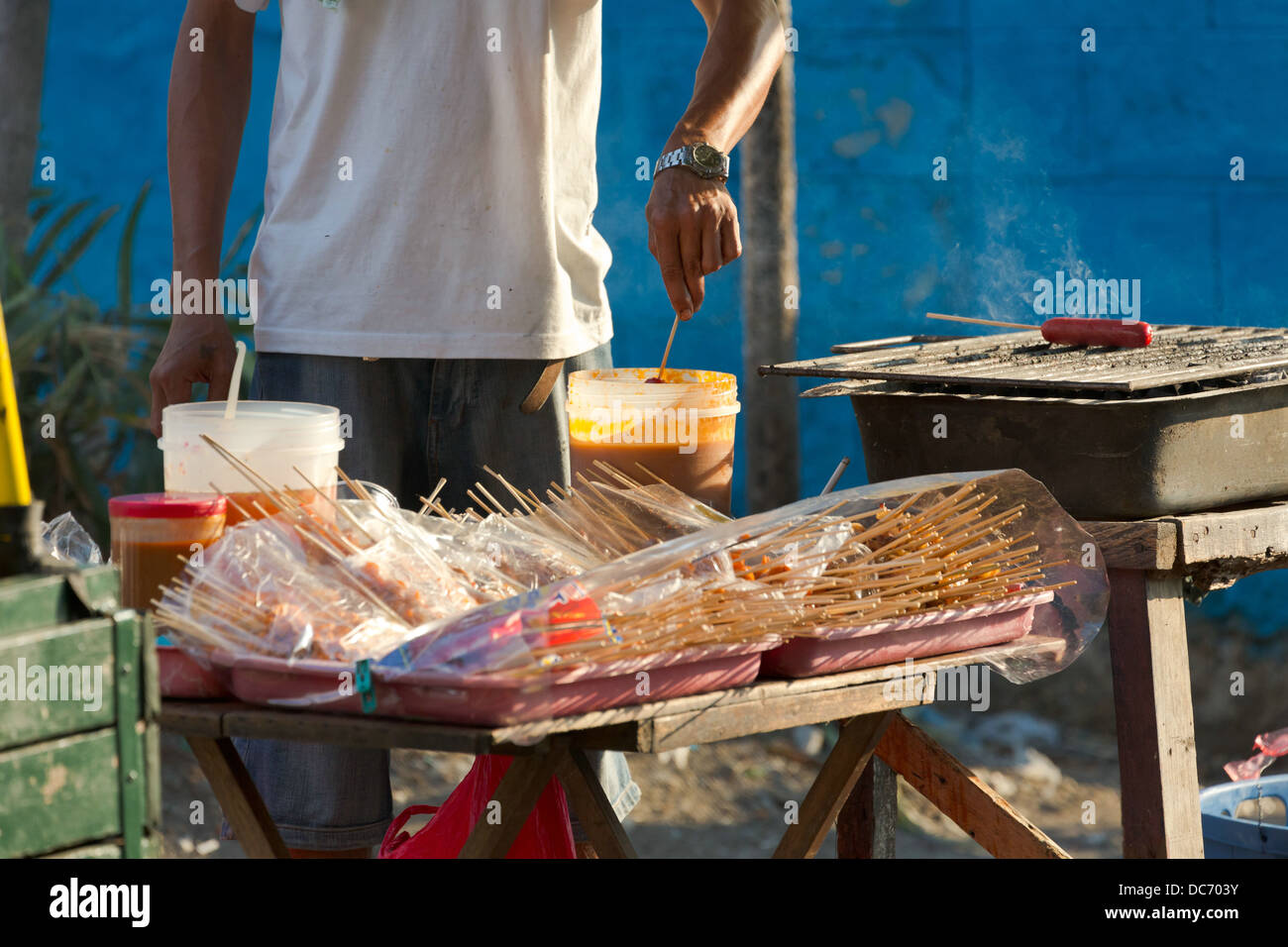 Man selling Food in the Street in Manila, Philippines Stock Photo - Alamy