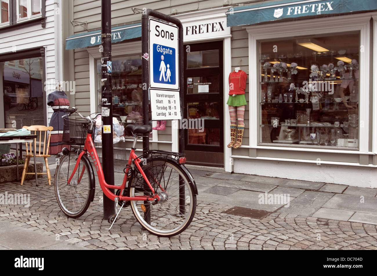 chained up bike by the way side Stock Photo - Alamy