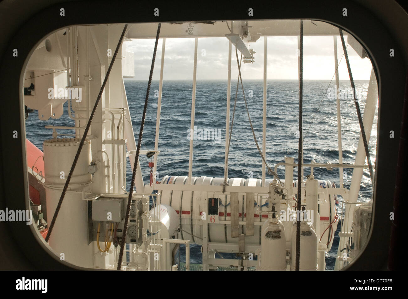 Port hole window hi-res stock photography and images - Alamy