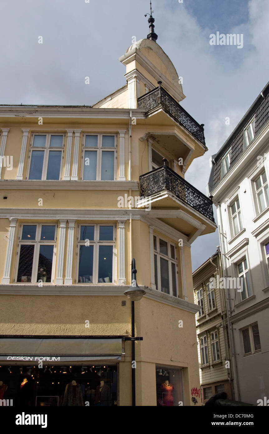 Old corner shop hi-res stock photography and images - Alamy