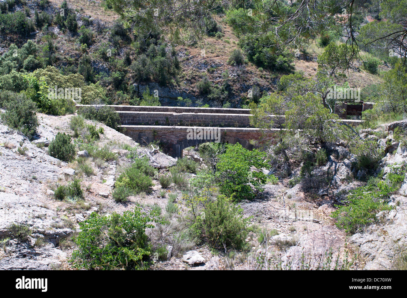 Stone aqueduct hi-res stock photography and images - Alamy
