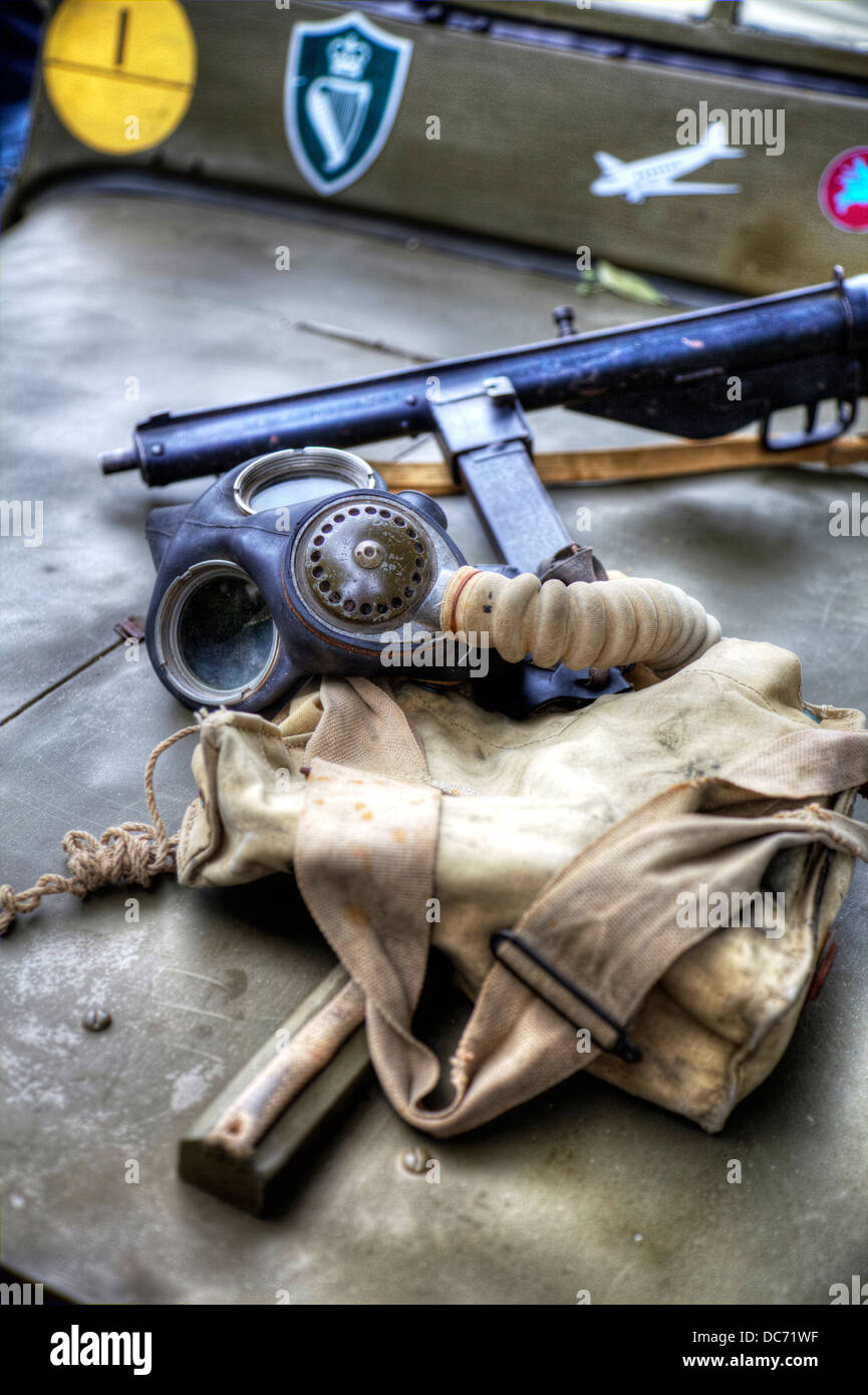 1940's gas mask & Sten gun Military a light 9 mm sub-machine-gun ...