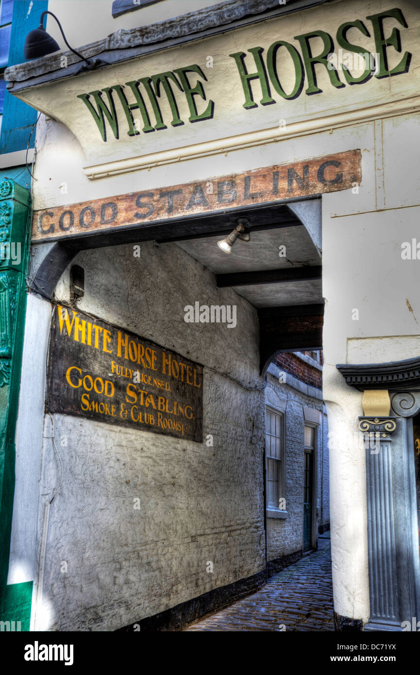 Stabling hi-res stock photography and images - Alamy