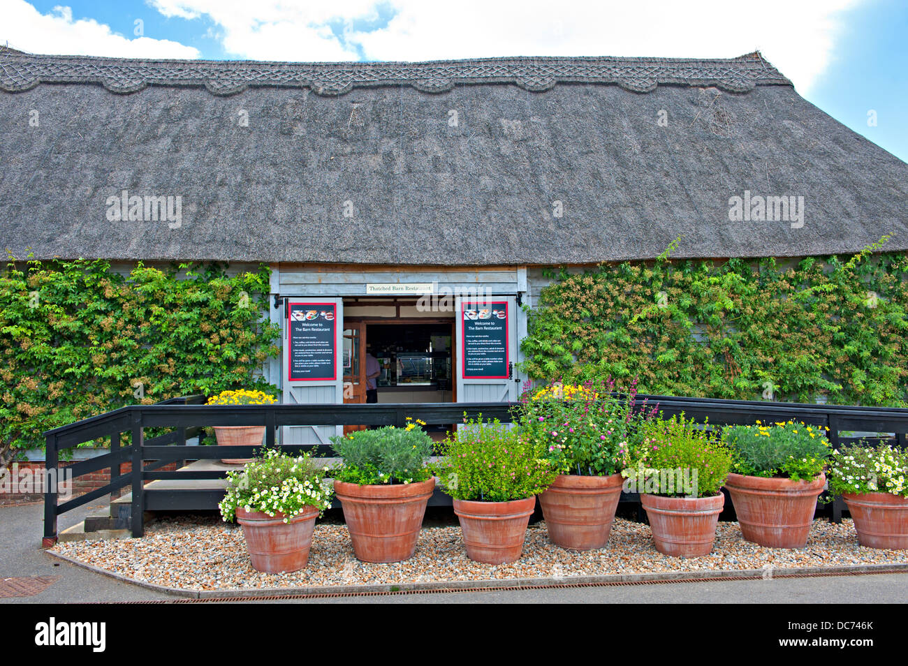 Thatched cafe hi-res stock photography and images - Alamy