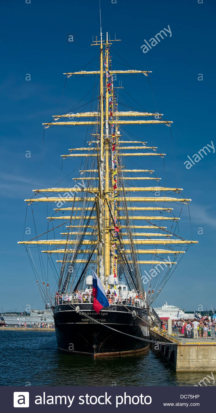 Russian Sailing Ship High Resolution Stock Photography and Images - Alamy