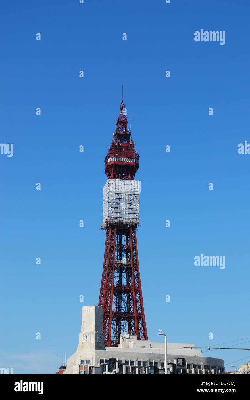 Blackpool beach sunny tower hi-res stock photography and images - Alamy