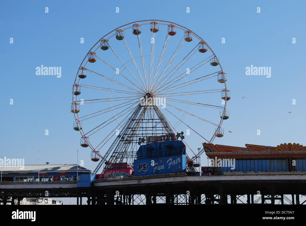 Sunny day at blackpool hi-res stock photography and images - Alamy