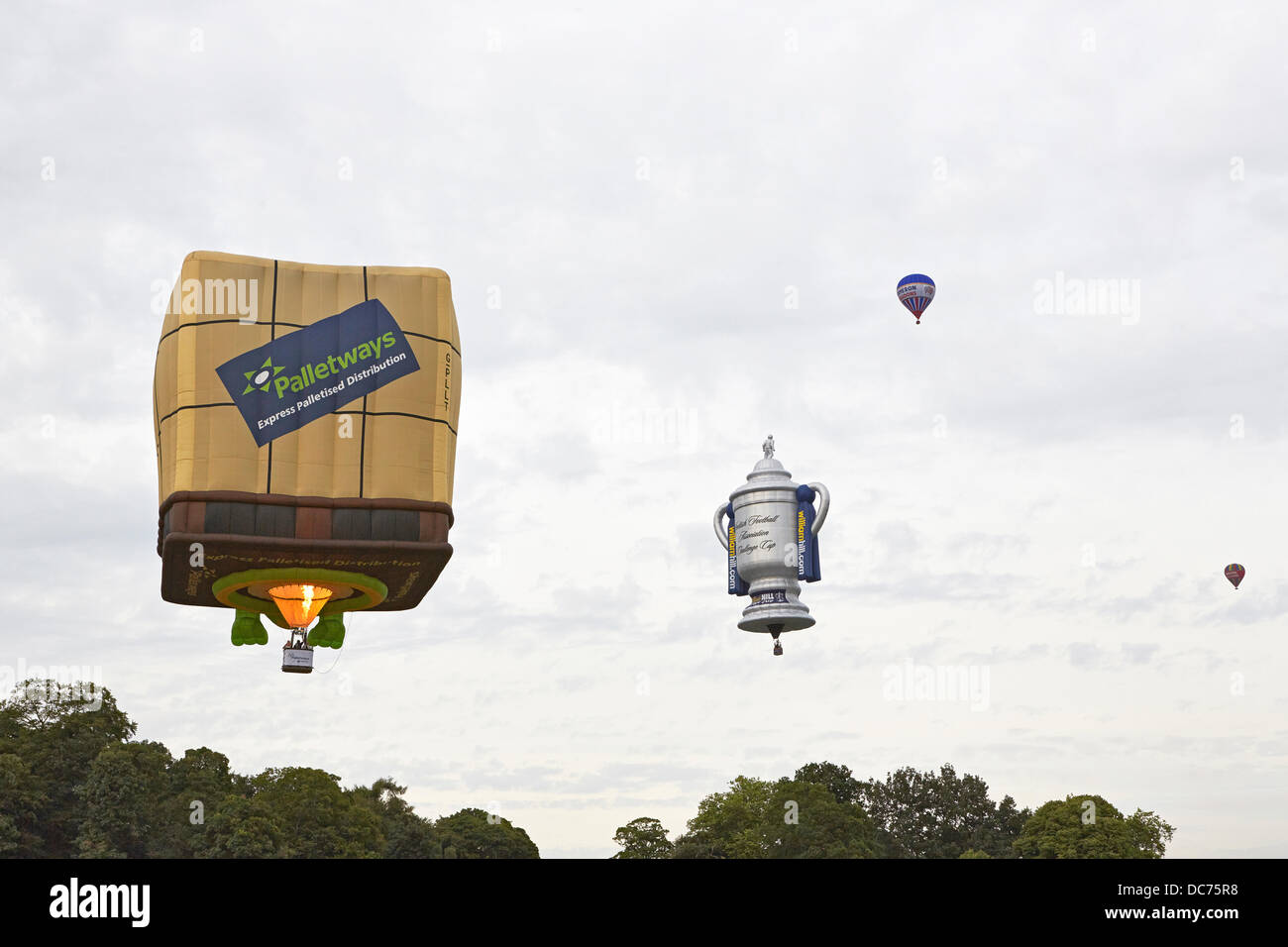 Balloons at the 35th UK Bristol balloon fiesta at the Ashton court ...