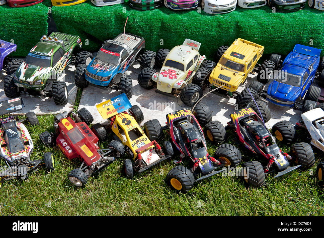 Static cars hi-res stock photography and images - Alamy