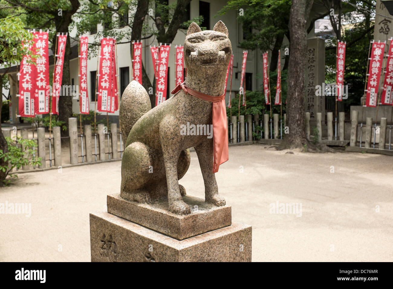 Shrine fox hi-res stock photography and images - Alamy