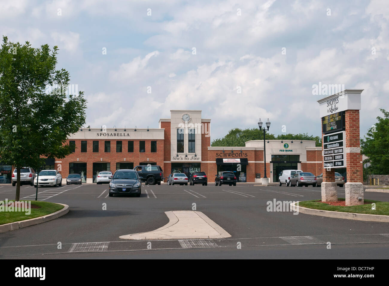 Shopping plaza hi-res stock photography and images - Alamy