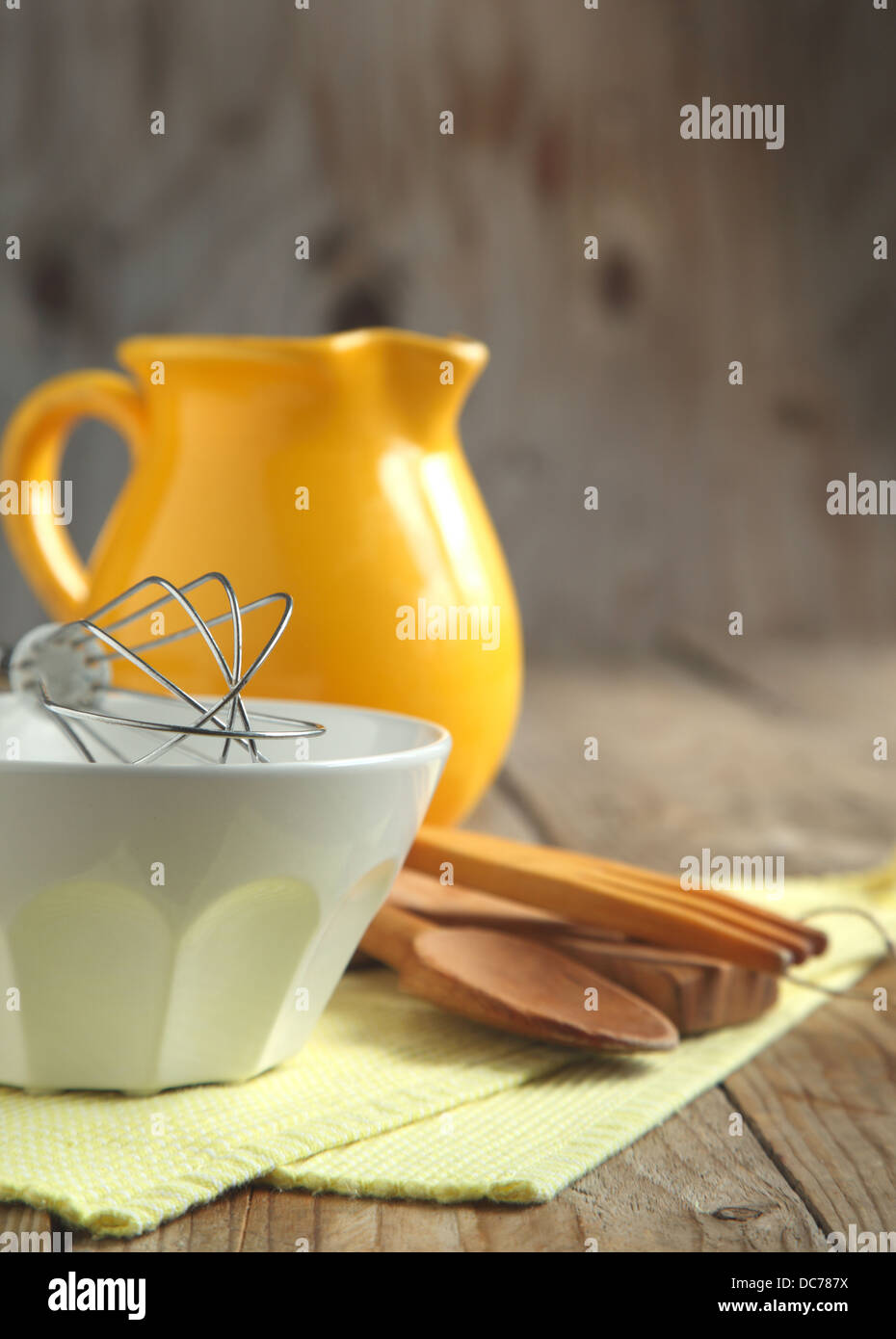 Kitchen utensils and pottery hi-res stock photography and images - Alamy