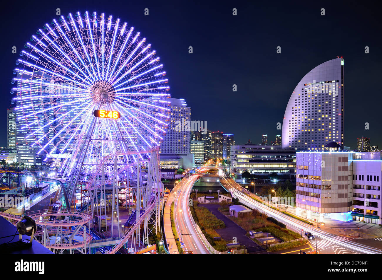 Autumn night scene yokohama minato hi-res stock photography and images ...