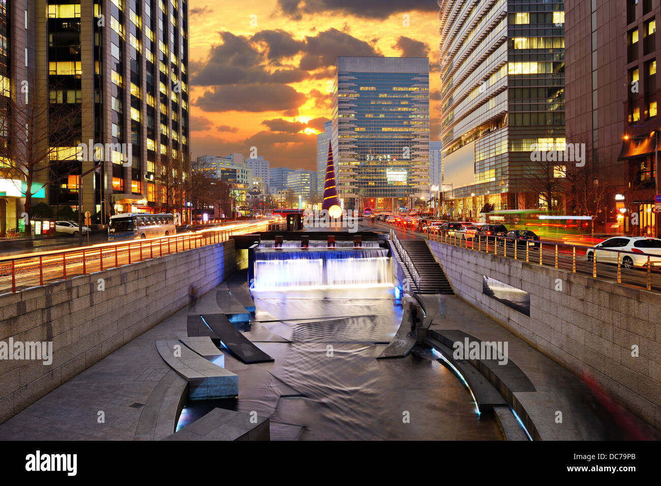 Cityscape of Seoul, South Korea at Cheonggyecheon Stream Stock Photo ...