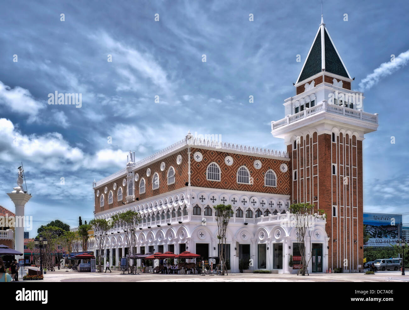 Mall of asia architecture hi-res stock photography and images - Alamy