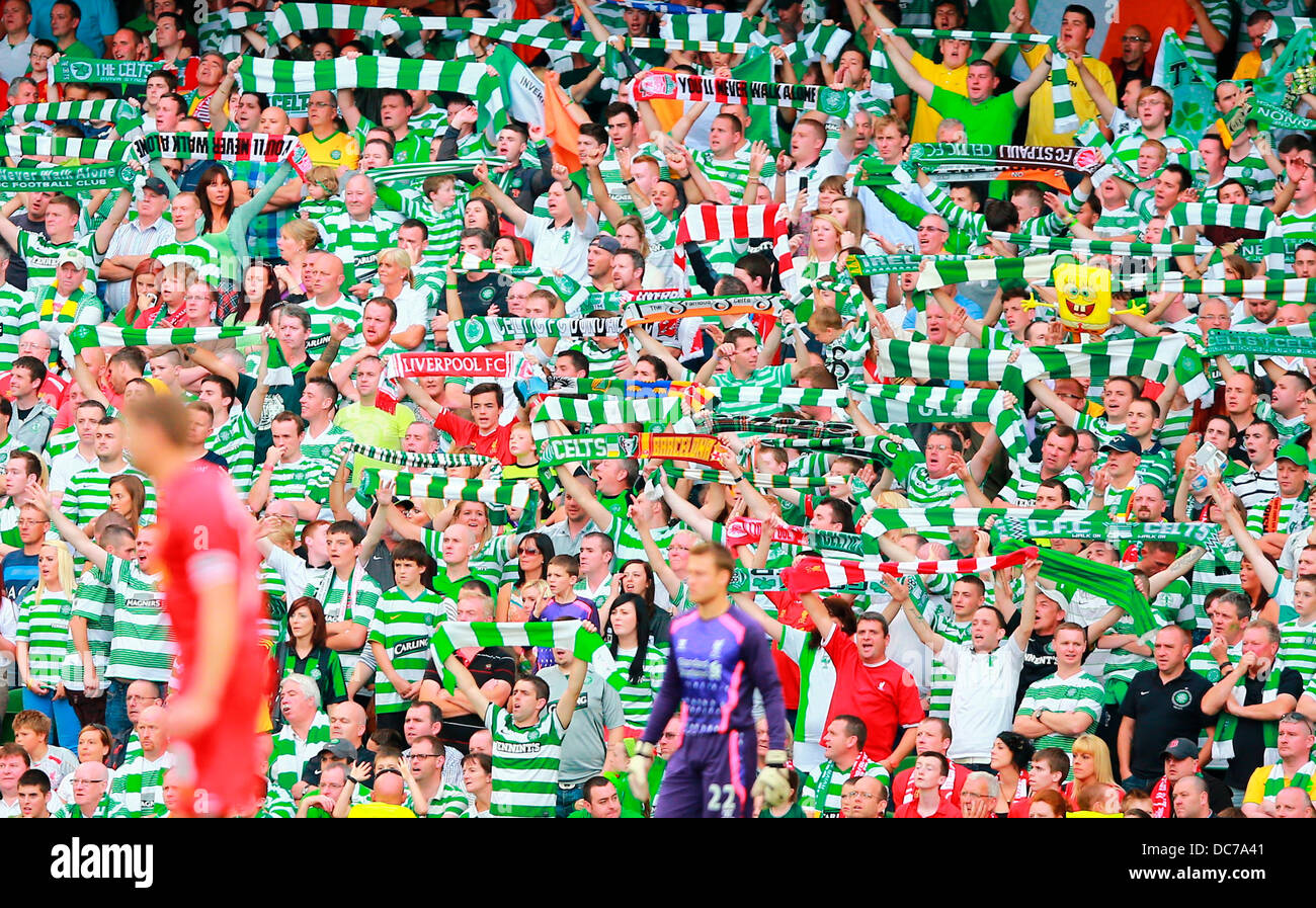 Ireland fans cheer on team hi-res stock photography and images - Alamy