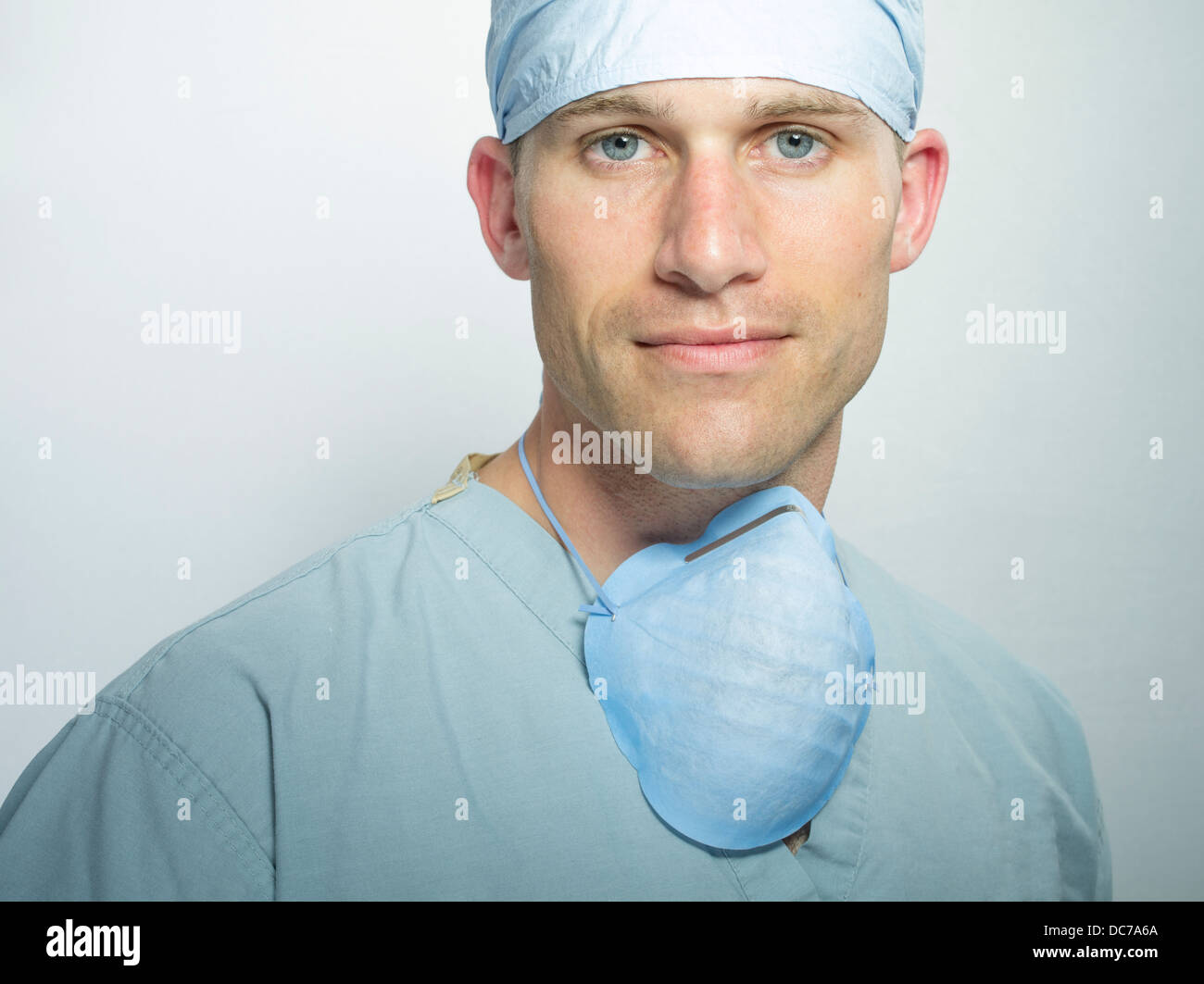 Male surgeon wearing surgical hi-res stock photography and images - Alamy