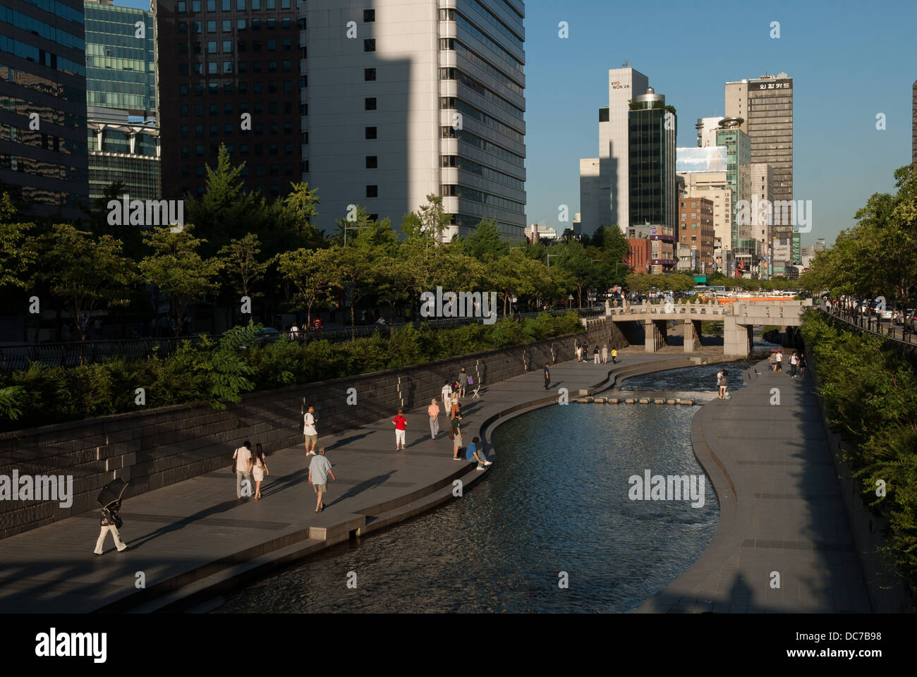 Cheonggye Stream or Cheonggyecheon runs through central Seoul, South ...