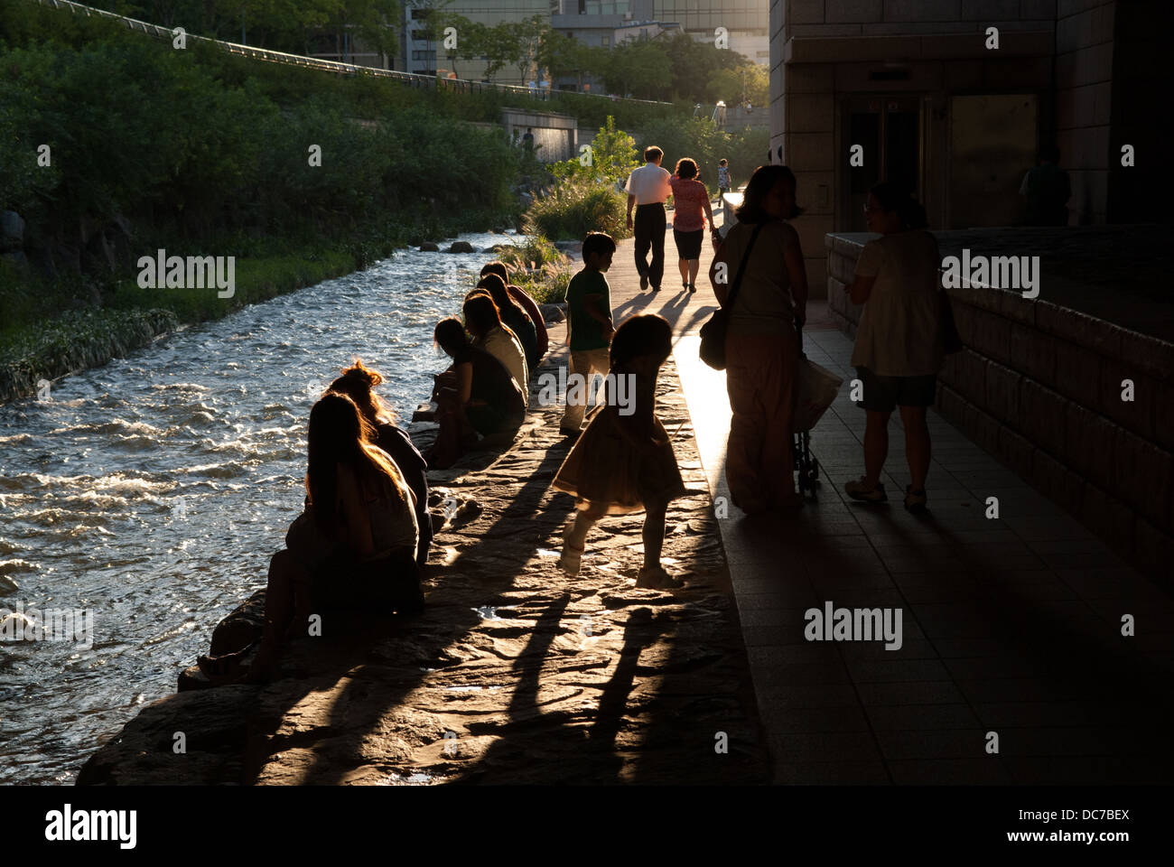 Cheonggyecheon River Promenade Seoul High Resolution Stock Photography ...