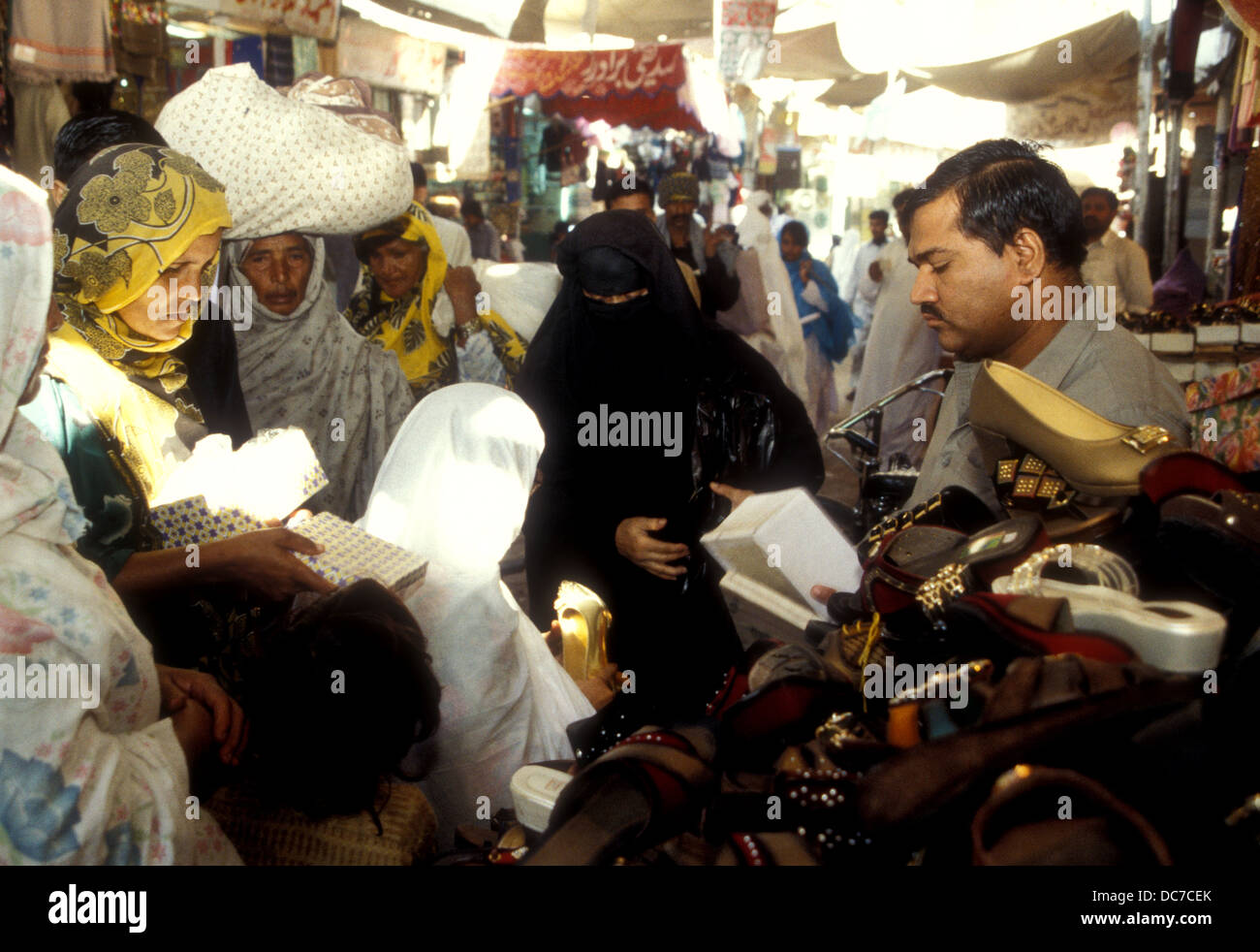 Pakistani textiles hi-res stock photography and images - Alamy